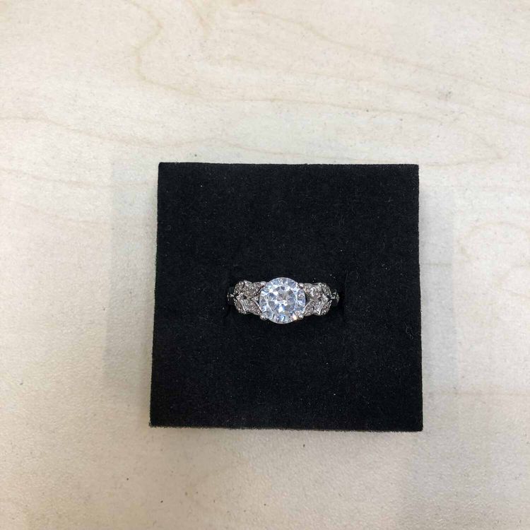 Fingerring mit Zirkonia und Blätter 54 Silber (Neu und originalverpackt) in Ebikon für CHF 4 ...