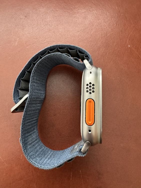 Apple Watch Ultra 2, 49mm Titanium Blue Alpin Loop M (Gebraucht) in ...