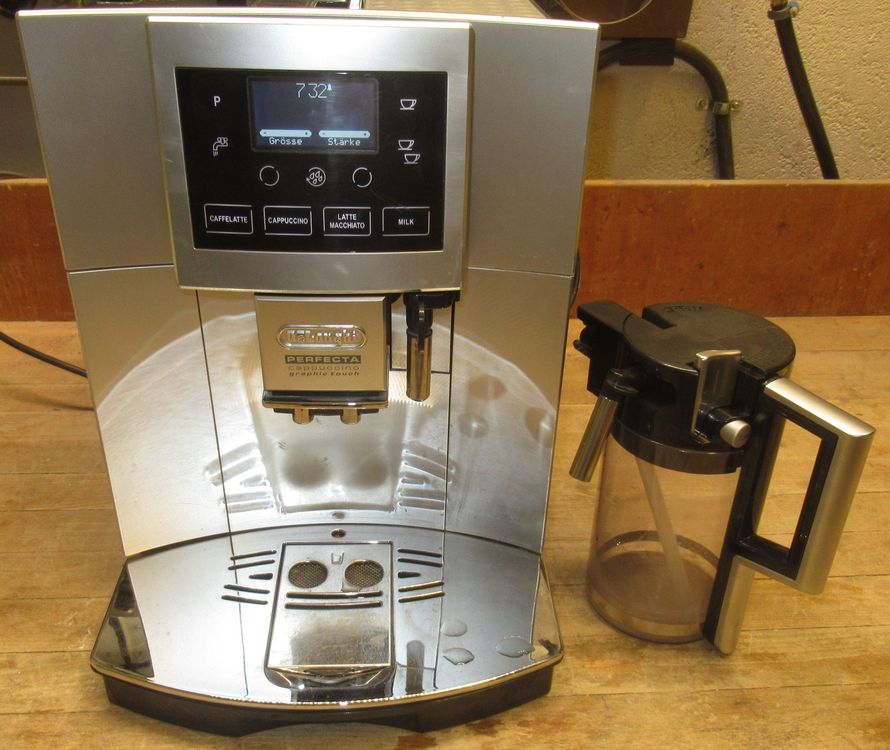 DeLonghi Perfecta Cappuccino Graphic Touch rund 9900 Bezüge (Gebraucht ...