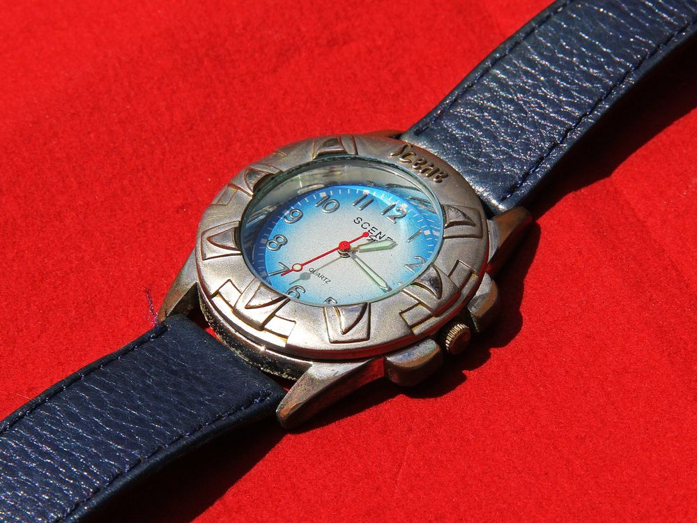 Vintage montre SCENE Sport Quartz (Gebraucht) in Satigny für CHF 6 ...
