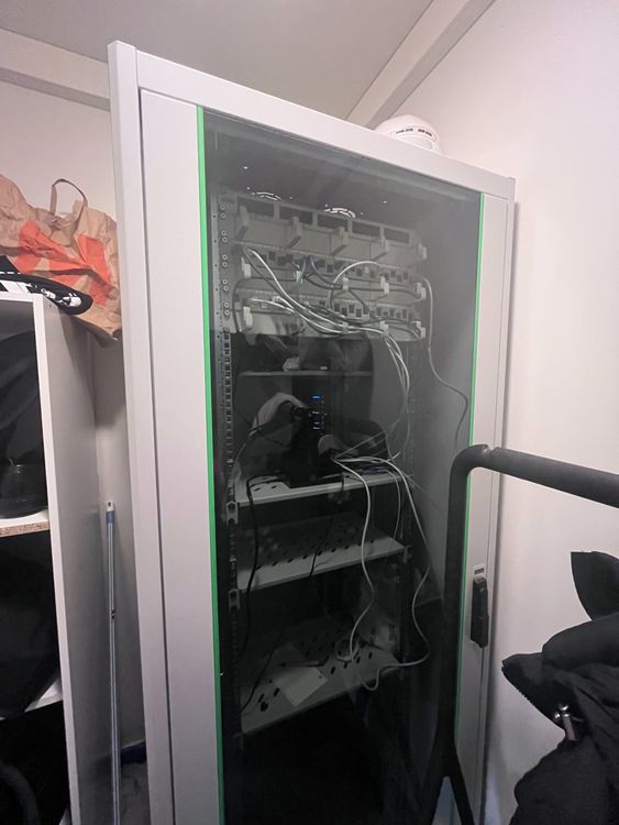 Armoire réseau informatique à vendre | Kaufen auf Ricardo