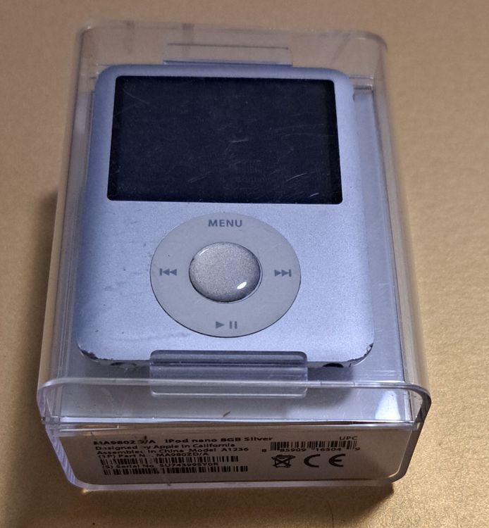 Ipod Modell MA980 (8GB) mit USB Kabel (Gebraucht) in Biel/Bienne für ...