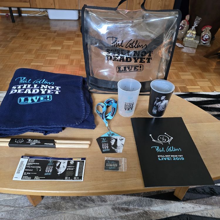 Phil Collins VIP Fan Set 2019 – Original & Sammlerqualität (Neu und ...