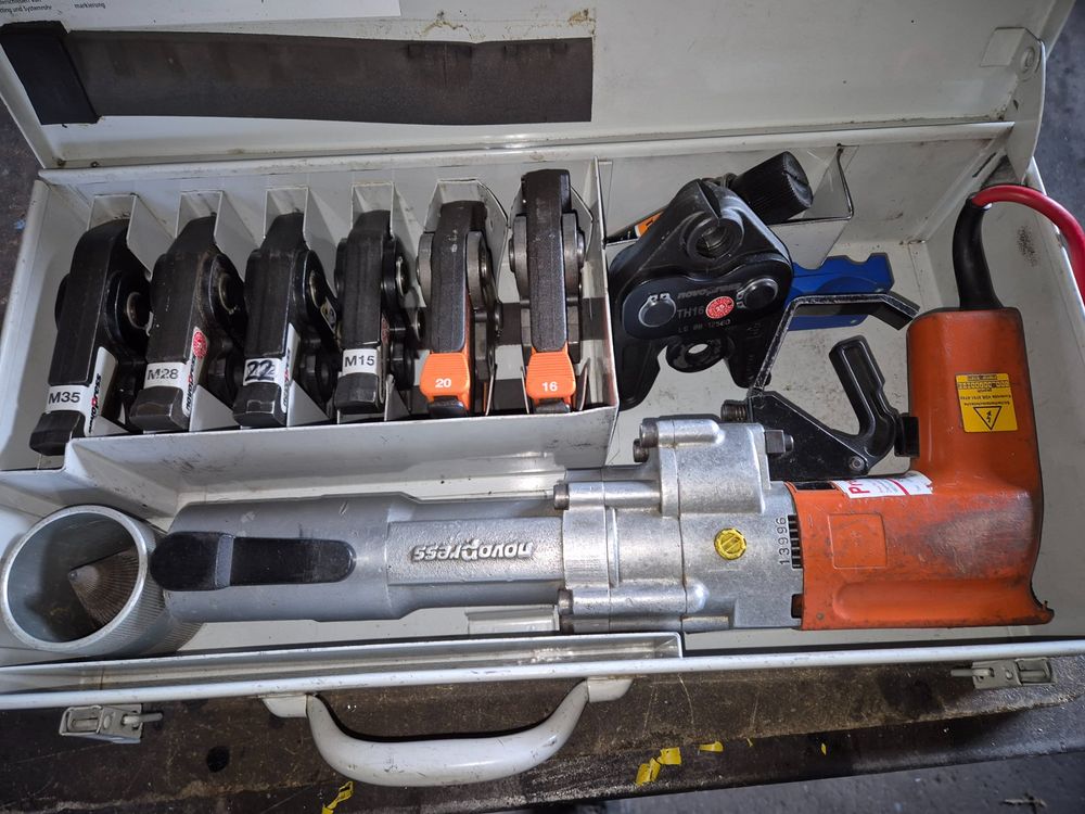 Rohrpresse Presszange Fittingpresse NOVOPRESS EFP 2, 230V (Gebraucht ...