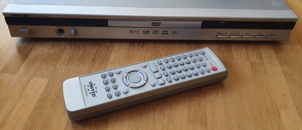 DVD-Player mit Fernbedienung -Modell DVD 3000 | Kaufen auf Ricardo