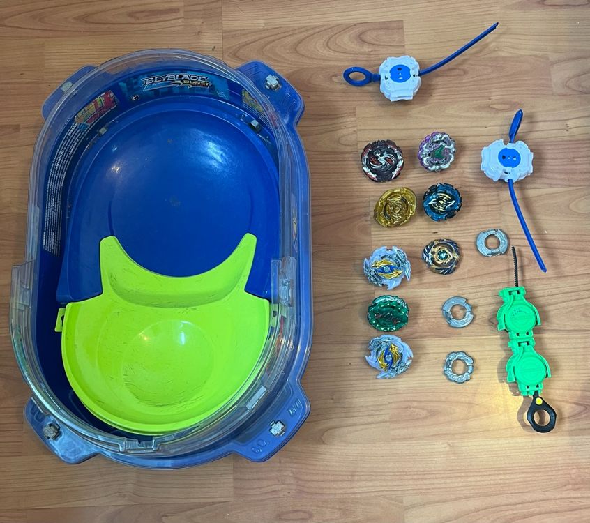 Beyblade Burst Arena mit 7 Beyblades und 3 Startern (Gebraucht) in ...