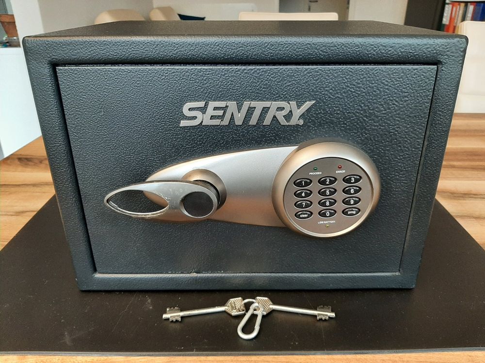 Sentry Safe T2-330 (Gebraucht) in Birsfelden für CHF 40 – nur Abholung ...