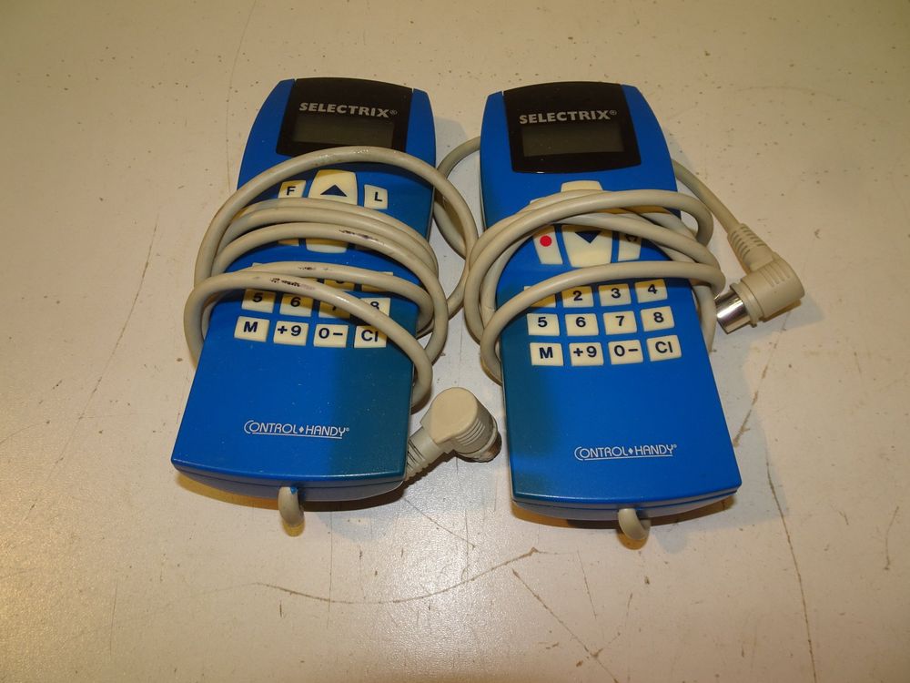 2 Trix Selectrix Control Handy (Gebraucht) in Emmenbrücke für CHF 22.9 – mit Lieferung auf ...