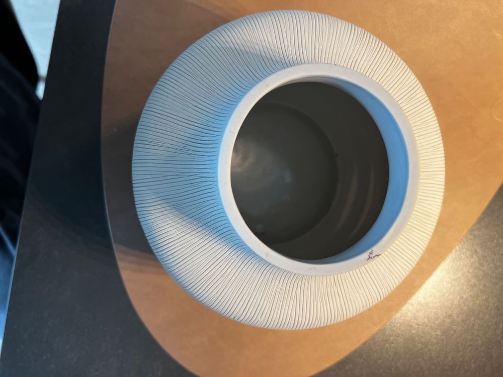 Modern Ceramic vase (Gebraucht) in Münchenstein für CHF 15 – mit ...