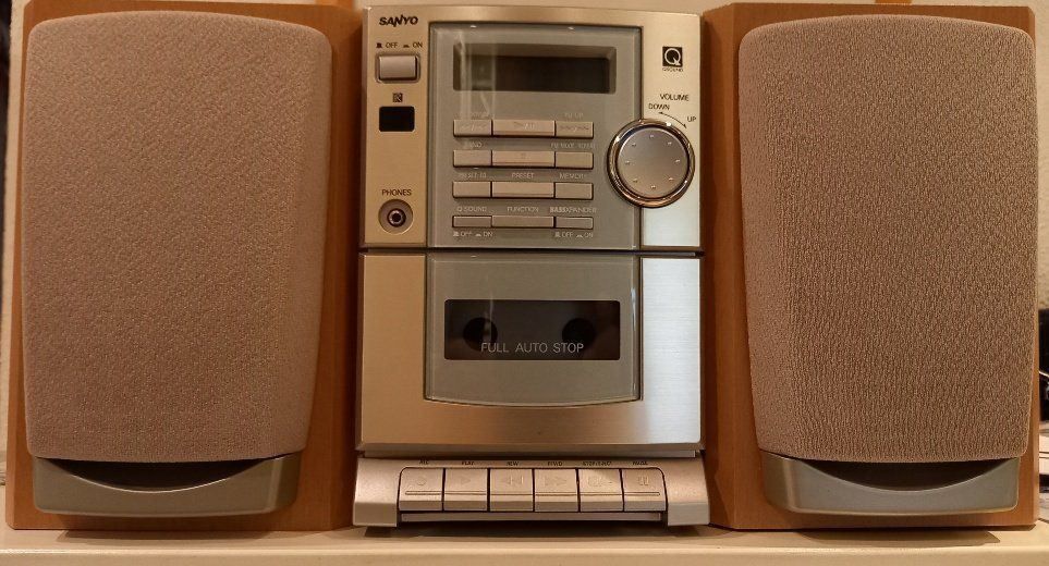 Mini Stereoanlage Sanyo mit Boxen und FB (Gebraucht) in Feusisberg für ...