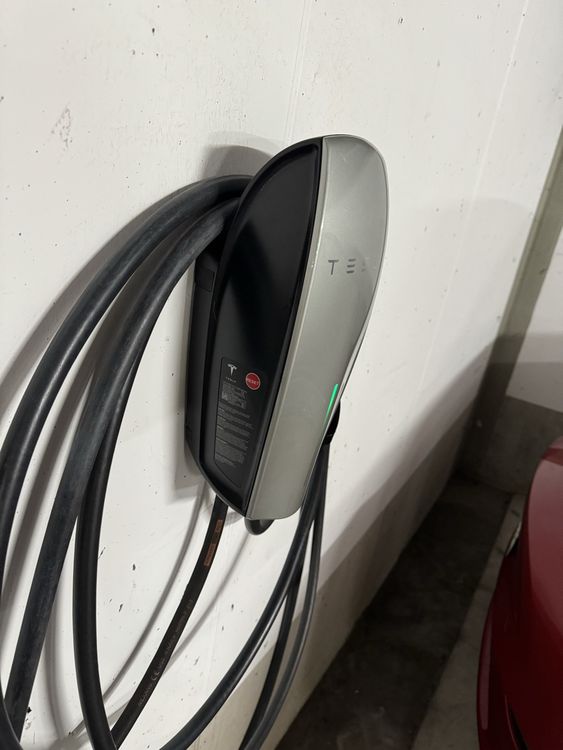 Tesla Gen 2 Wall Connector Wallbox mit 7.4m Kabel (Gebraucht) in für ...