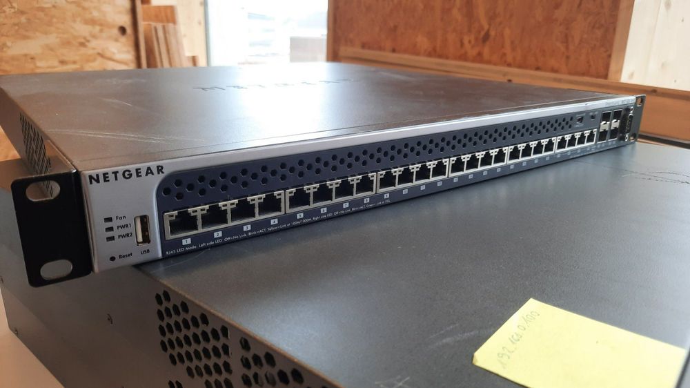 Netgear 10 Gigabit M7100-24X Switch mit 2x PSU (Gebraucht) in ...