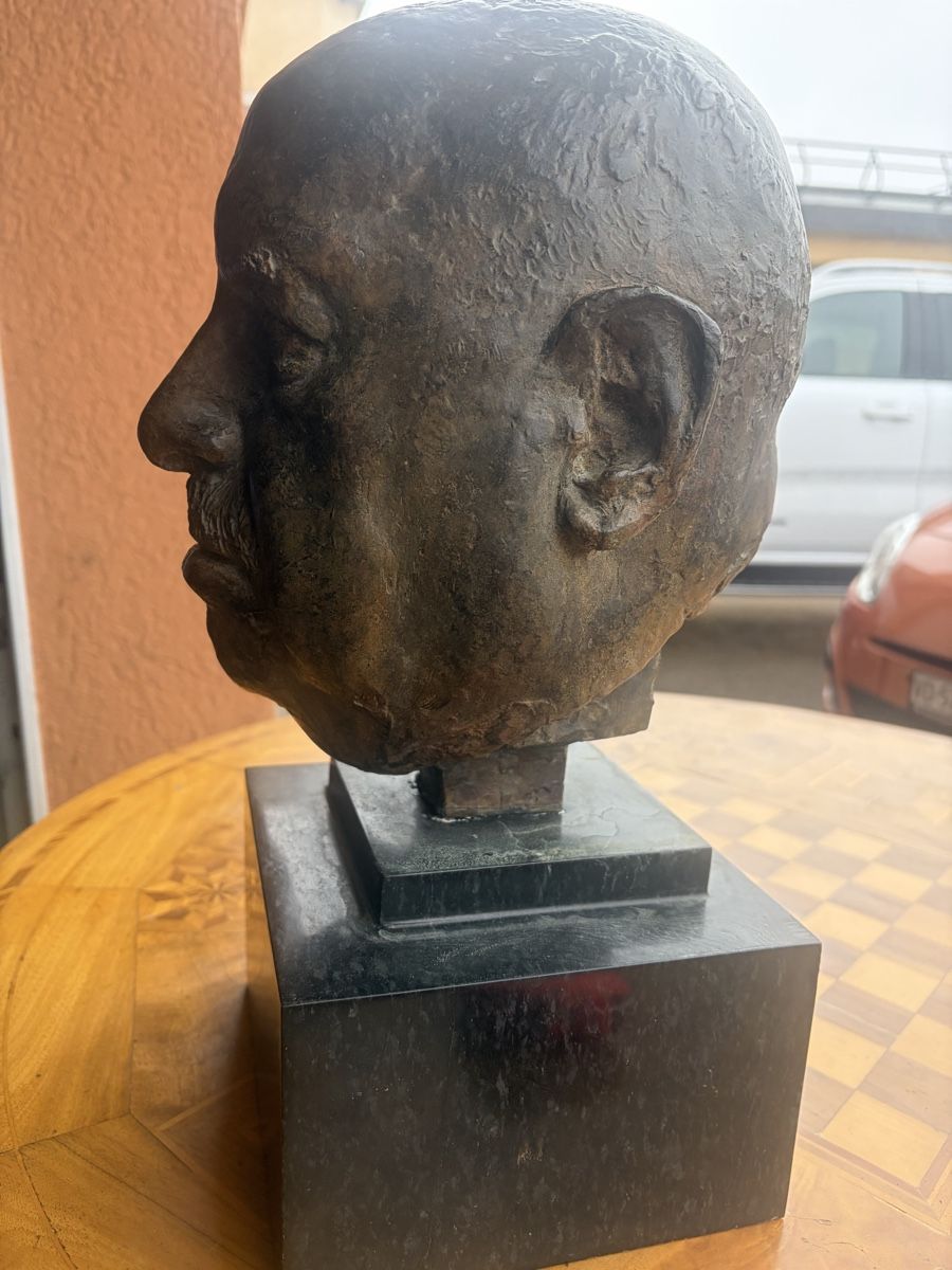 Buste en bronze (visage) sur socle noir (D'occasion) à Estavayer le lac ...