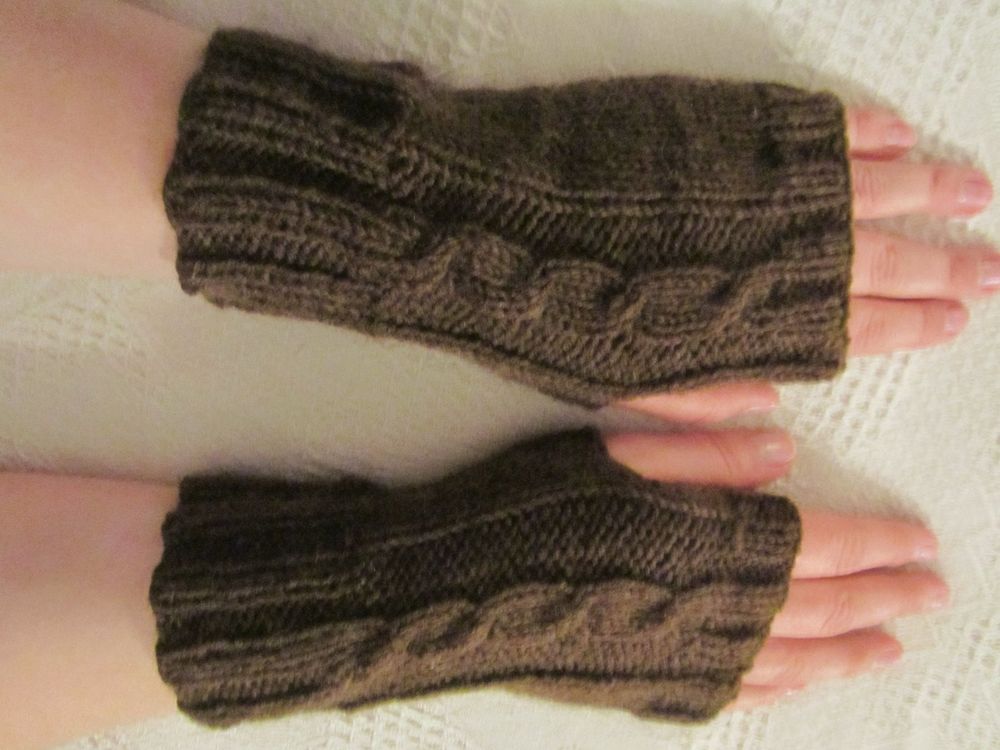 Pulswärmer Braun mit Zopfmuster (Neu und originalverpackt) in Eschen für CHF 14.5 – mit ...