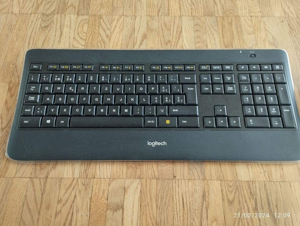 Logitech K800 Wireless Tastatur und Maus | Kaufen auf Ricardo