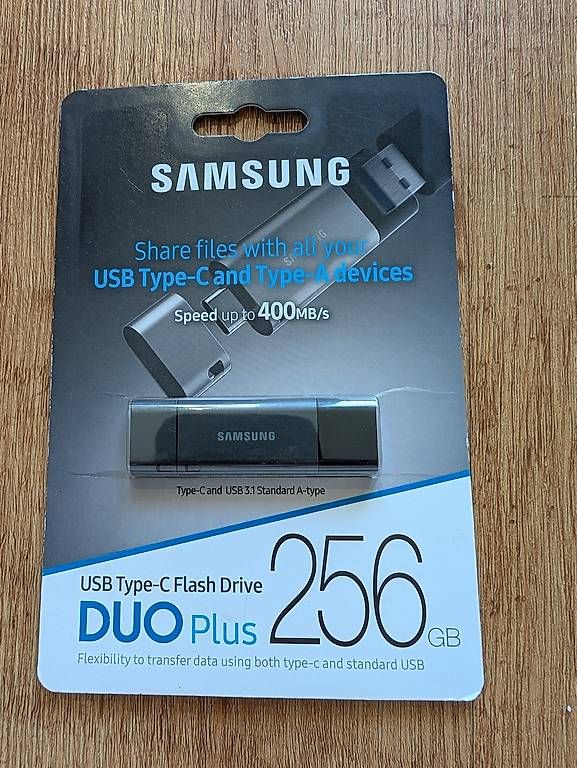 Samsung USB C Flash drive 256GB (Neu und originalverpackt) in Spiez für ...