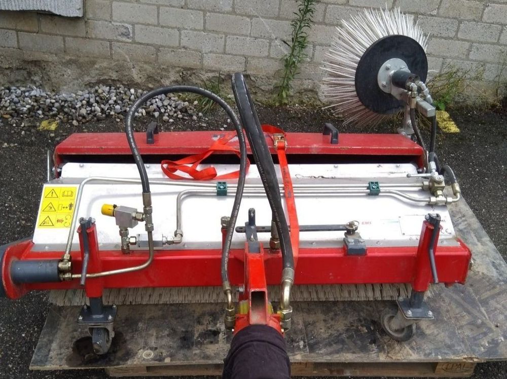 Kehrbürste Aebi Tuchel Hydraulisch schwenkbar zu AEBI CC/TC (Gebraucht) in Albligen für CHF 3500 ...