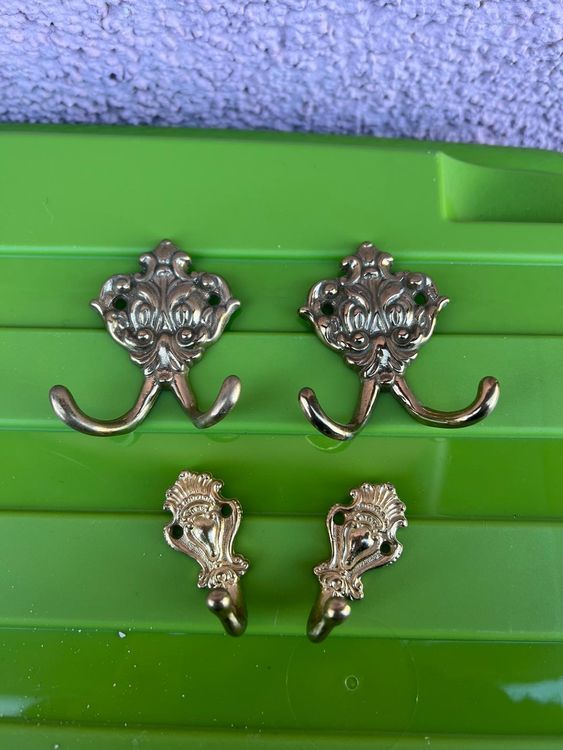 Kleiderhaken ( 2 x gross/ 2 x klein ) (Gebraucht) in Egg b. Zürich für CHF 6 – mit Lieferung auf ...