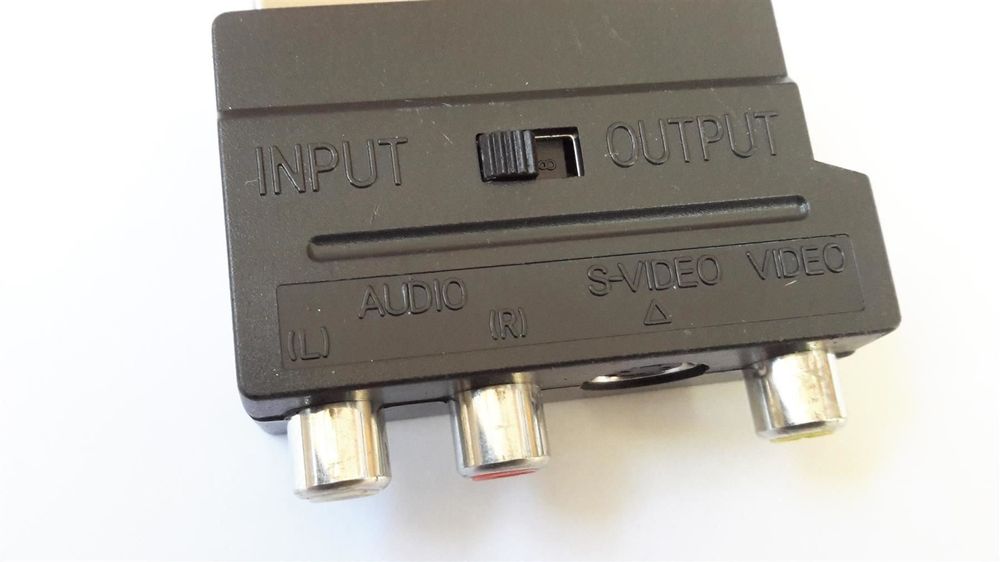Adapter Scart auf 3x Cinch 4pol mini-DIN (Neu und originalverpackt) in ...