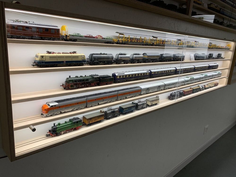 Modellbahnvitrine Vitrine H0 200 cm 5-fach mit LED (Neu und ...