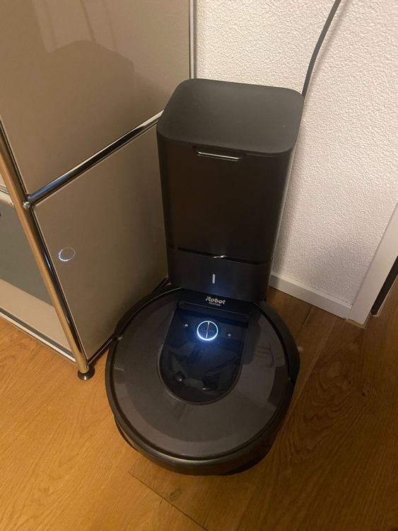 iRobot Roomba i7+ Staubsaugerroboter mit Ladestation/Stopper (Gebraucht ...