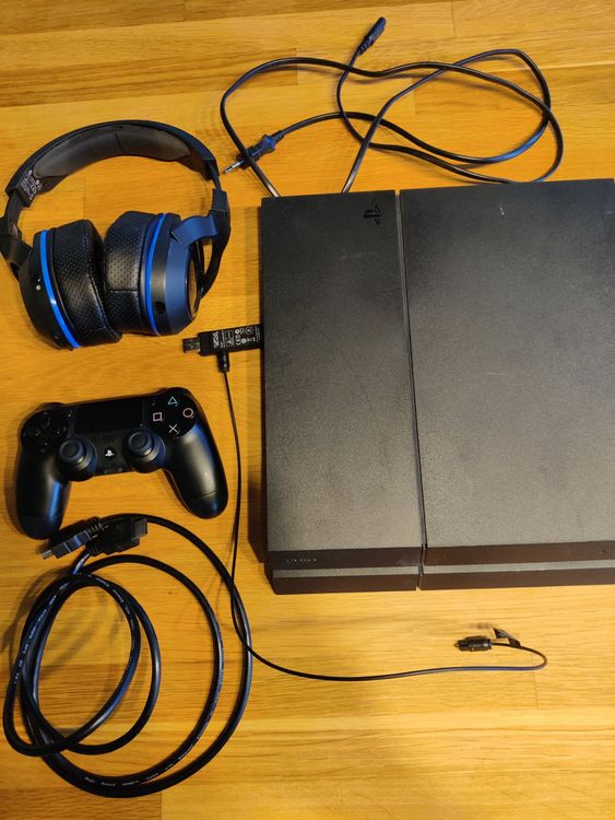 Sony Playstation 4 mit 1 TB Speicher u. Turtle Beach Headset (Gebraucht ...