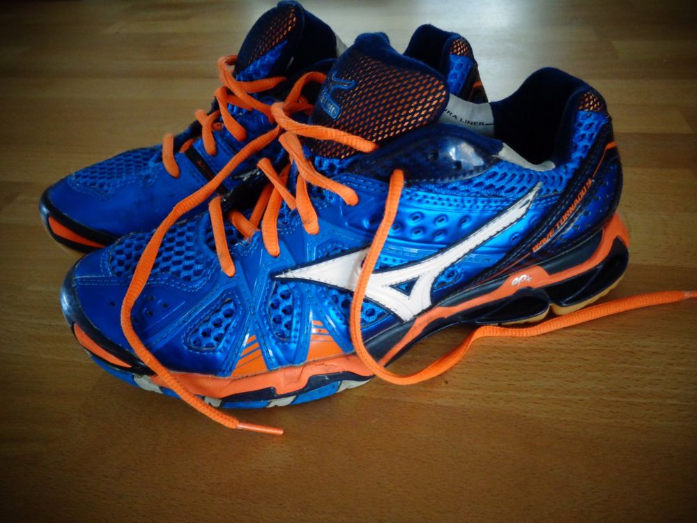 Mizuno Wave Tornado 9 Hallenschuhe Sportschuhe Gr. 38 (Gebraucht) in ...