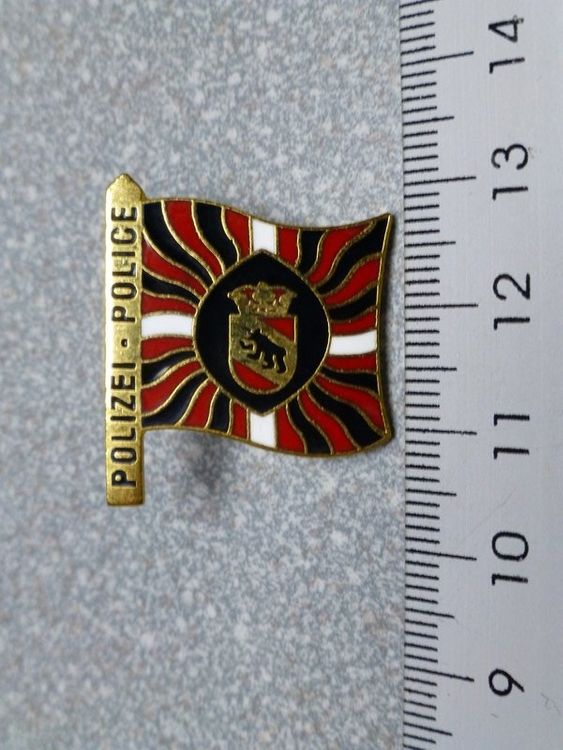 PIN PINS POLIZEI POLICE POLIZIA Fahne Flagge Bern (Gebraucht) in Gränichen für CHF 4 – mit ...