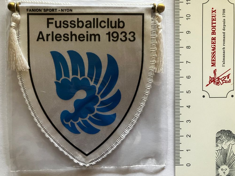 Vintage Fanion/Wimpel FC Arlesheim 1933 (Neu und originalverpackt) in Gland für CHF 7 – mit ...