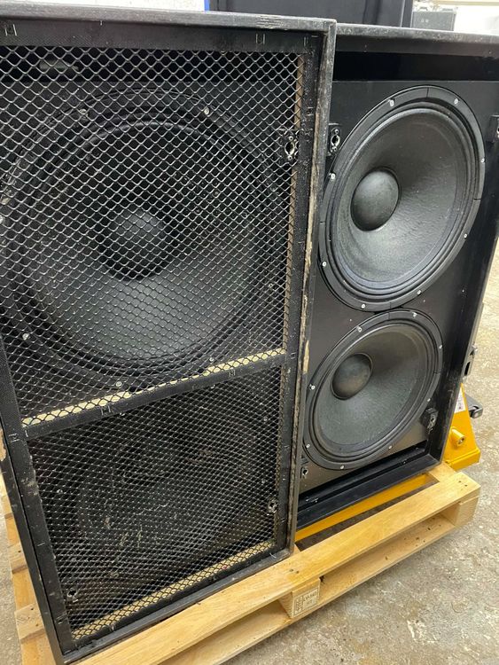 2 x Outline Victor Live Subwoofer mit 2 x 1400W RMS (Gebraucht) in ...