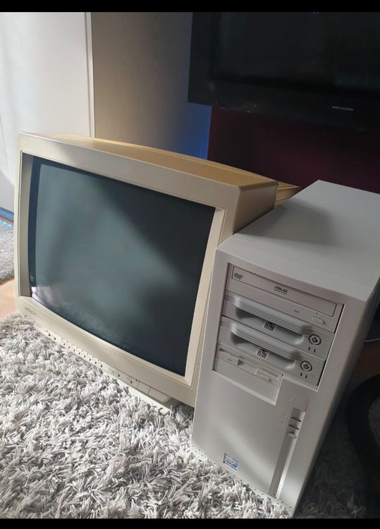 alter PC mit Monitor, Keyboard und Maus (Gebraucht) in Zürich für CHF ...