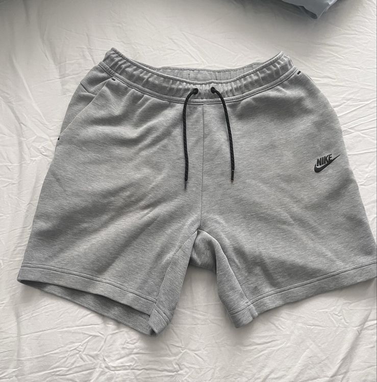 Nike Tech Shorts (Neu (gemäss Beschreibung)) in Zürich für CHF 24.9 ...