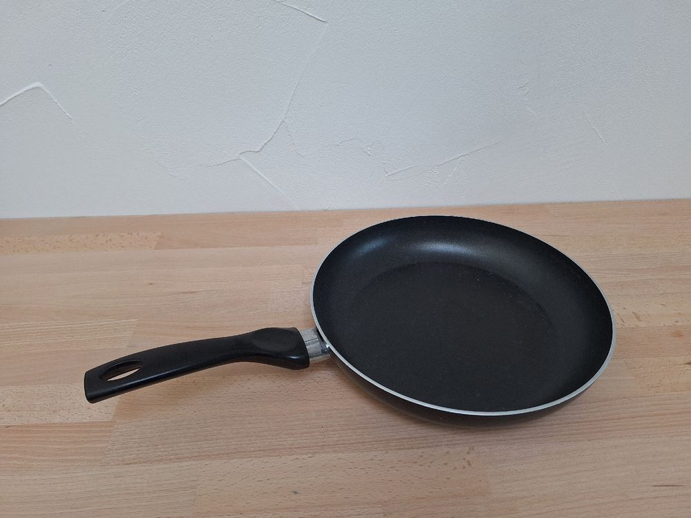 Teflon pan (Gebraucht) in Wallisellen für CHF 2 – nur Abholung auf ...