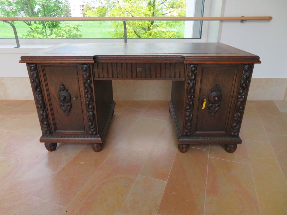 Altes massives Pult mit viel Stauraum | Kaufen auf Ricardo