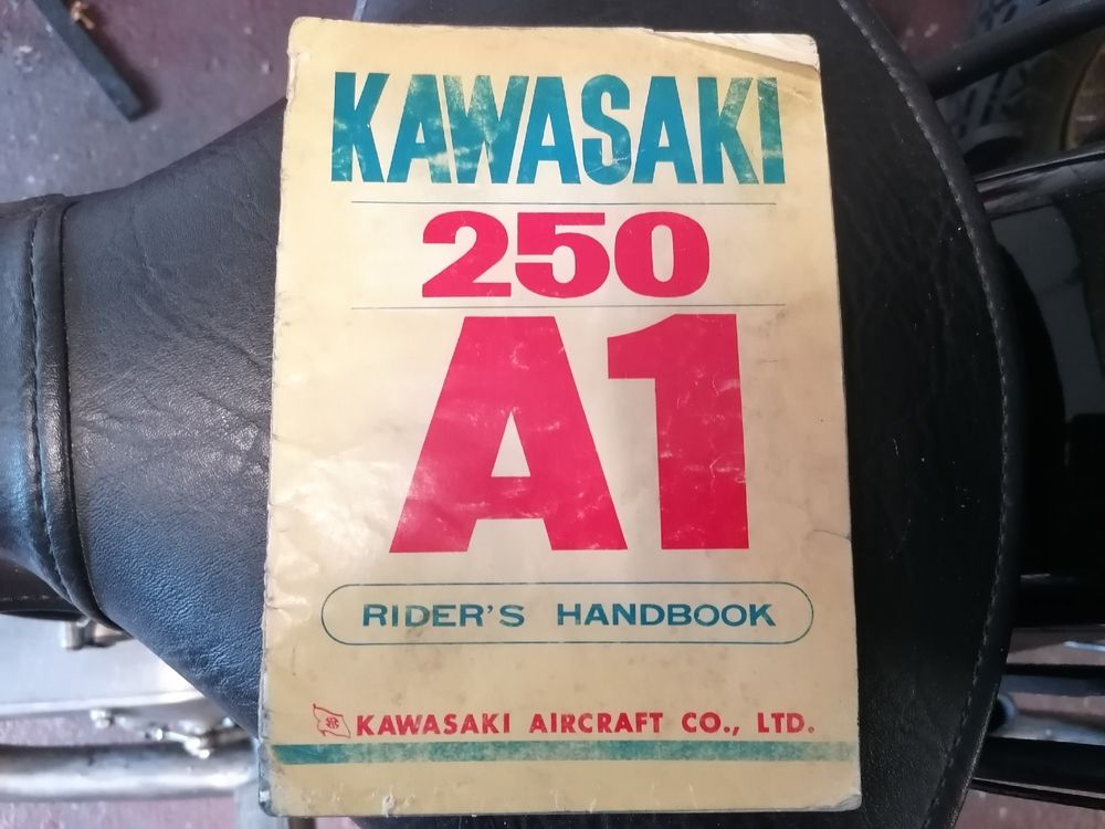 Kawasaki 250 A 1 oldtimer motorrad rider's Handbook moto (Gebraucht) in ...