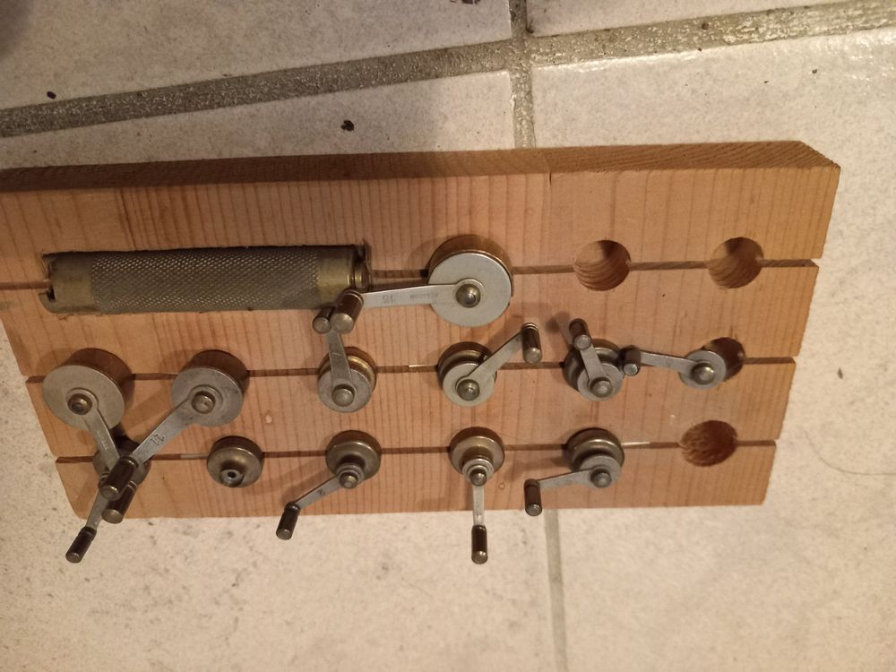 Federwinder Set (Gebraucht) in Basel für CHF 59 – nur Abholung auf ...