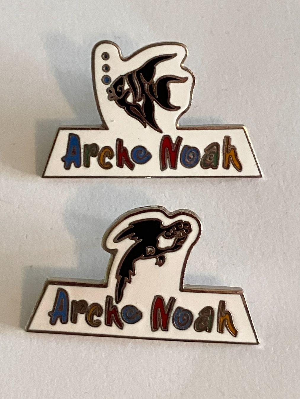 2 Pin Arche Noah (Gebraucht) in Basel für CHF 1.5 – mit Lieferung auf ...