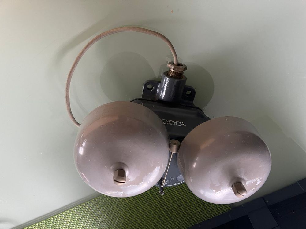 Alte antike Telefonglocke Industrie PTT? 1000 Ohm (Gebraucht) in Brunnen für CHF 10 – mit ...