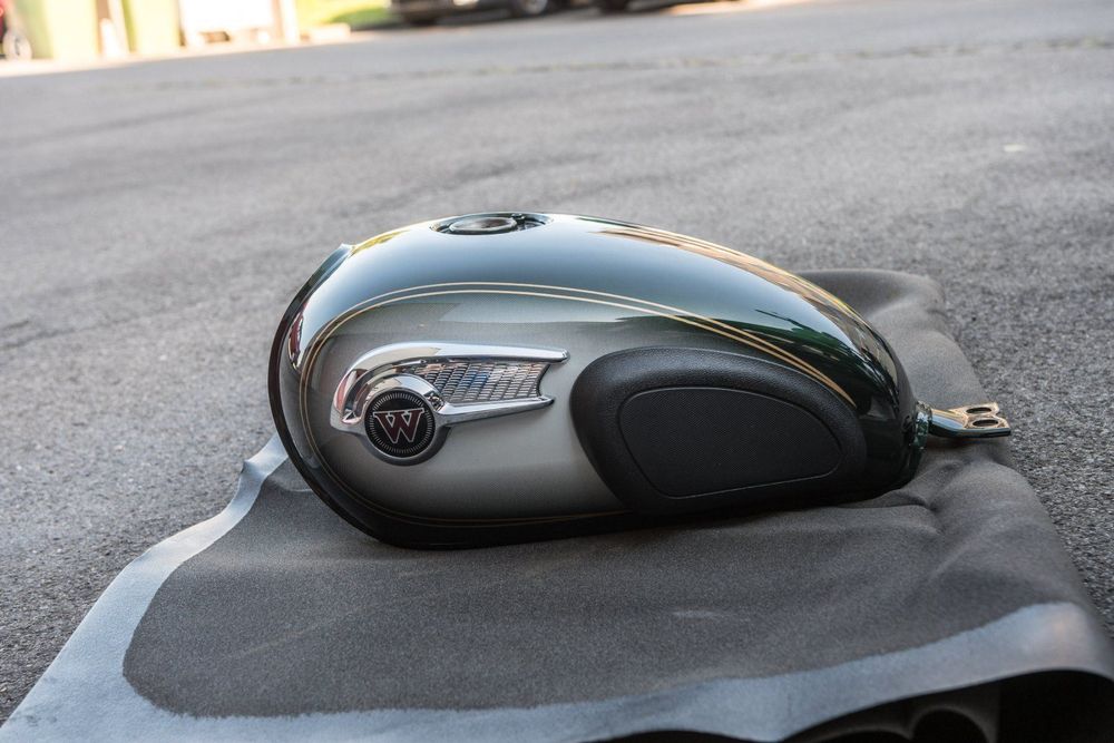 Originaler Tank für Kawasaki W800 (Gebraucht) in Lieli für CHF 350 ...