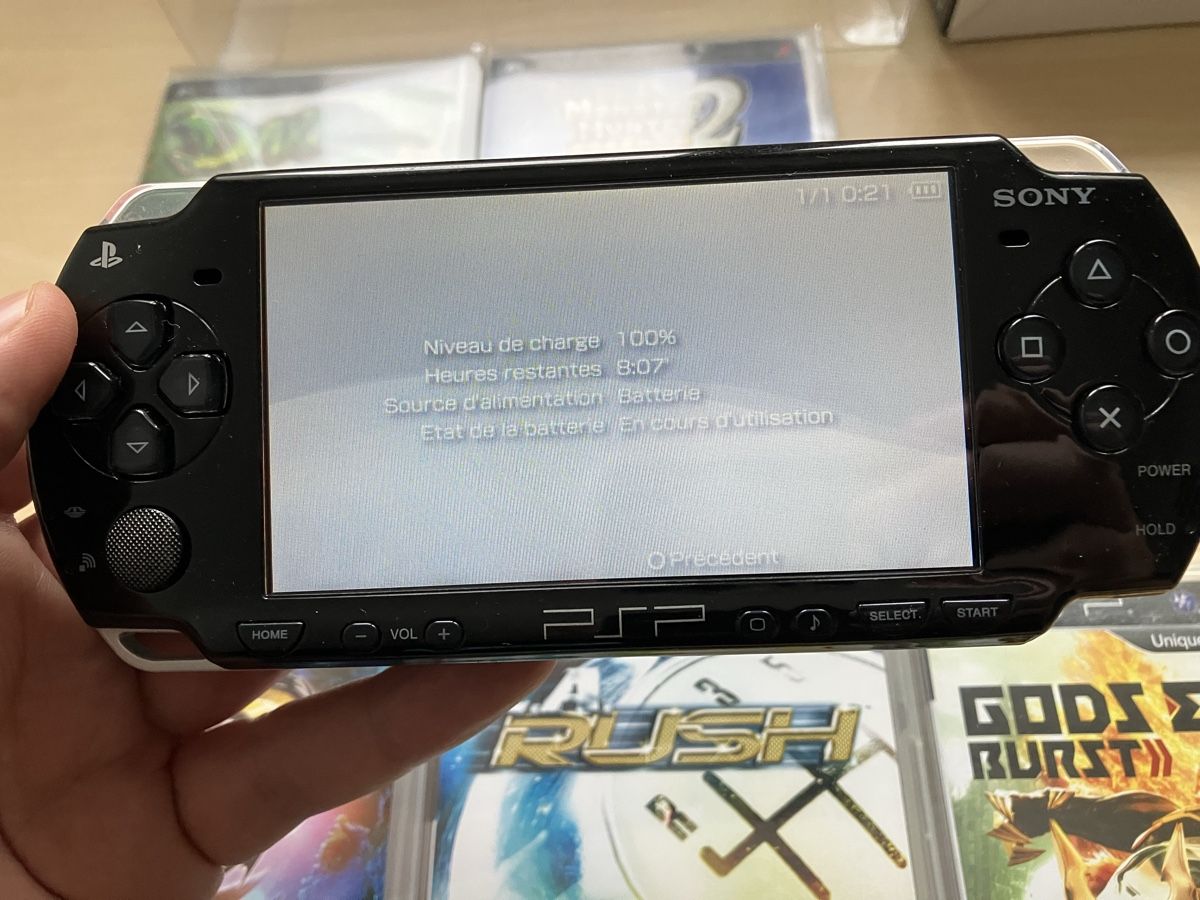 Lot PSP Slim & Lite 2004 Piano Black 8GB en boîte + 6 jeux (D'occasion ...