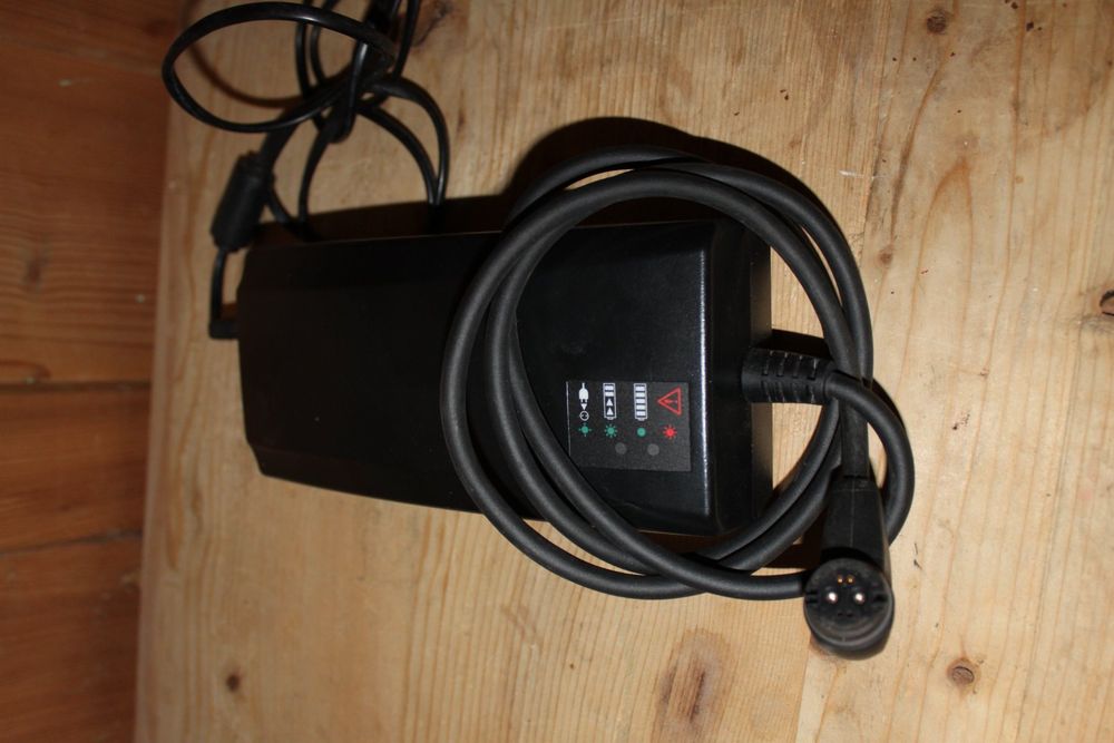 Derby Cycle Ladegerät, 36V Li-Ion Battery | Kaufen auf Ricardo