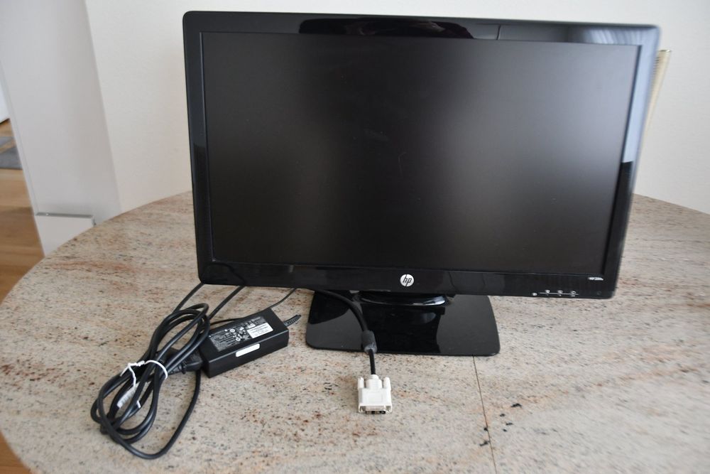 HP-Monitor 2311x inkl. Tastatur, Lautsprecherboxen, Maus (Gebraucht) in ...