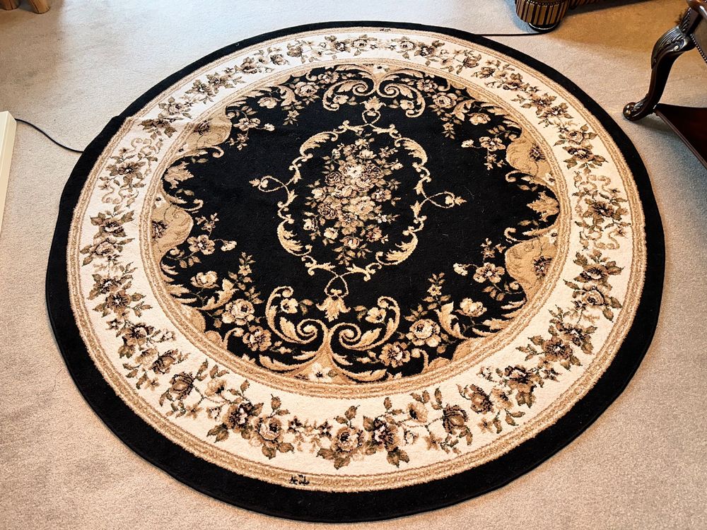 Runder Teppich: 200 cm, schwarz, elegant (Gebraucht) in Zollikon für ...