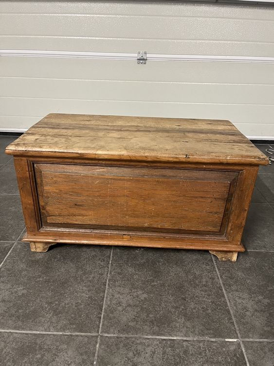 Coffre ancien en bois massif (Gebraucht) in Bernex für CHF 70 – nur Abholung auf Ricardo kaufen