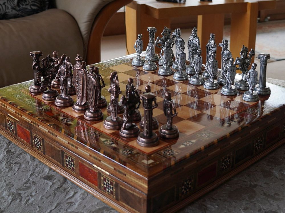 Elegantes Schachspiel mit Metallfiguren & Perlmutt-Inlay (Neu (gemäss ...