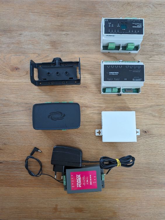 Crestron RMC 3 mit Relais und PoE Switch (Gebraucht) in Schwarzenbach ...