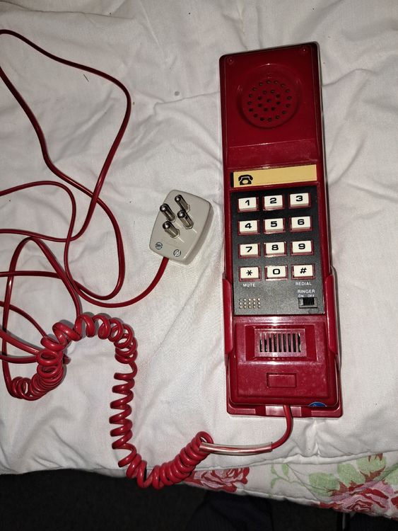 Vintage Kult Telefon 90er Rot mit Aufhöngevorrichtung (Gebraucht) in ...