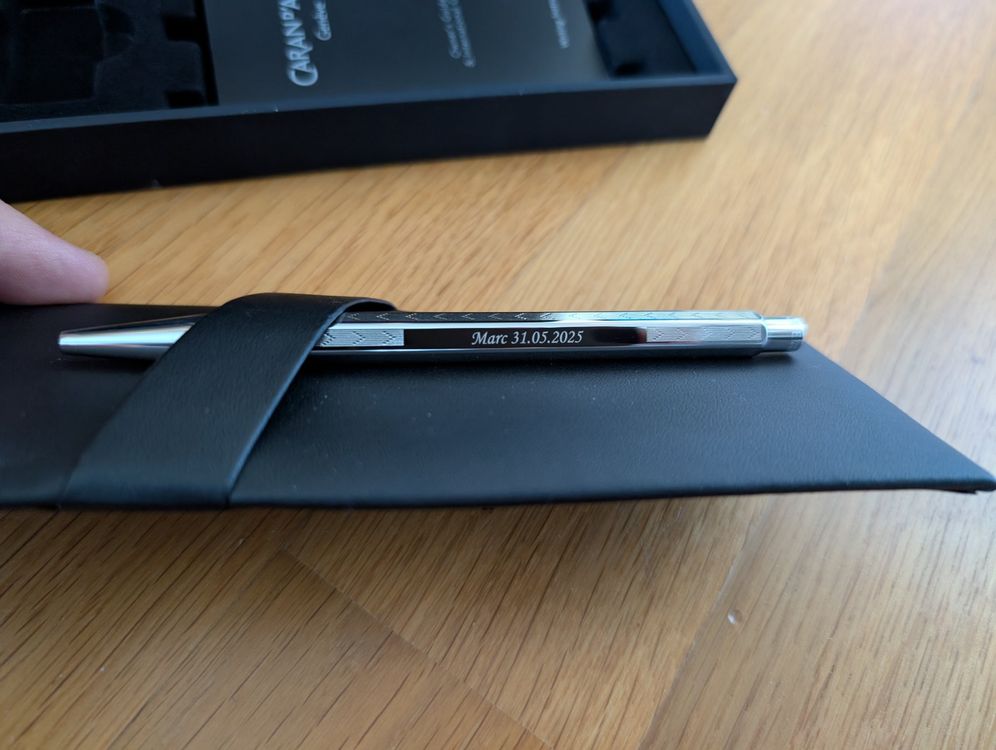 Caran d’Ache Stylo Bille ECRIDOR CHEVRON Platiné (Neuf avec emballage d ...