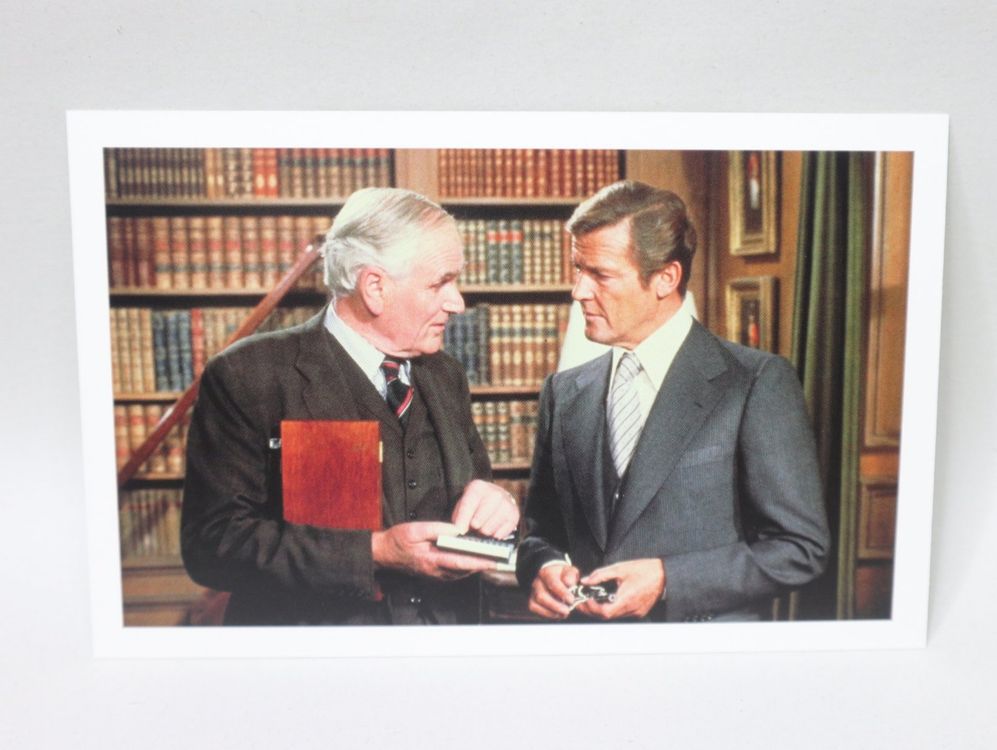 Ak 007 James Bond Q Briefs Bond Moonraker 1979 Postkarte Kaufen Auf