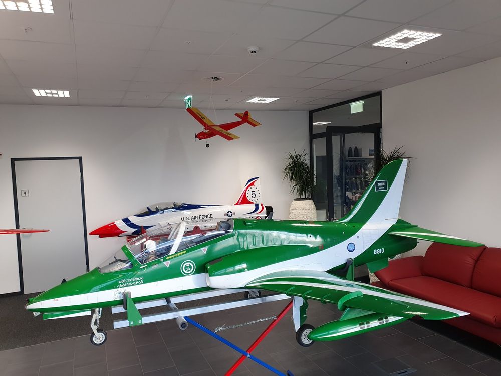 Tomahawk Design Scale BAe Hawk 1:3.5 inkl. JetCat P220-RXi | Acheter ...